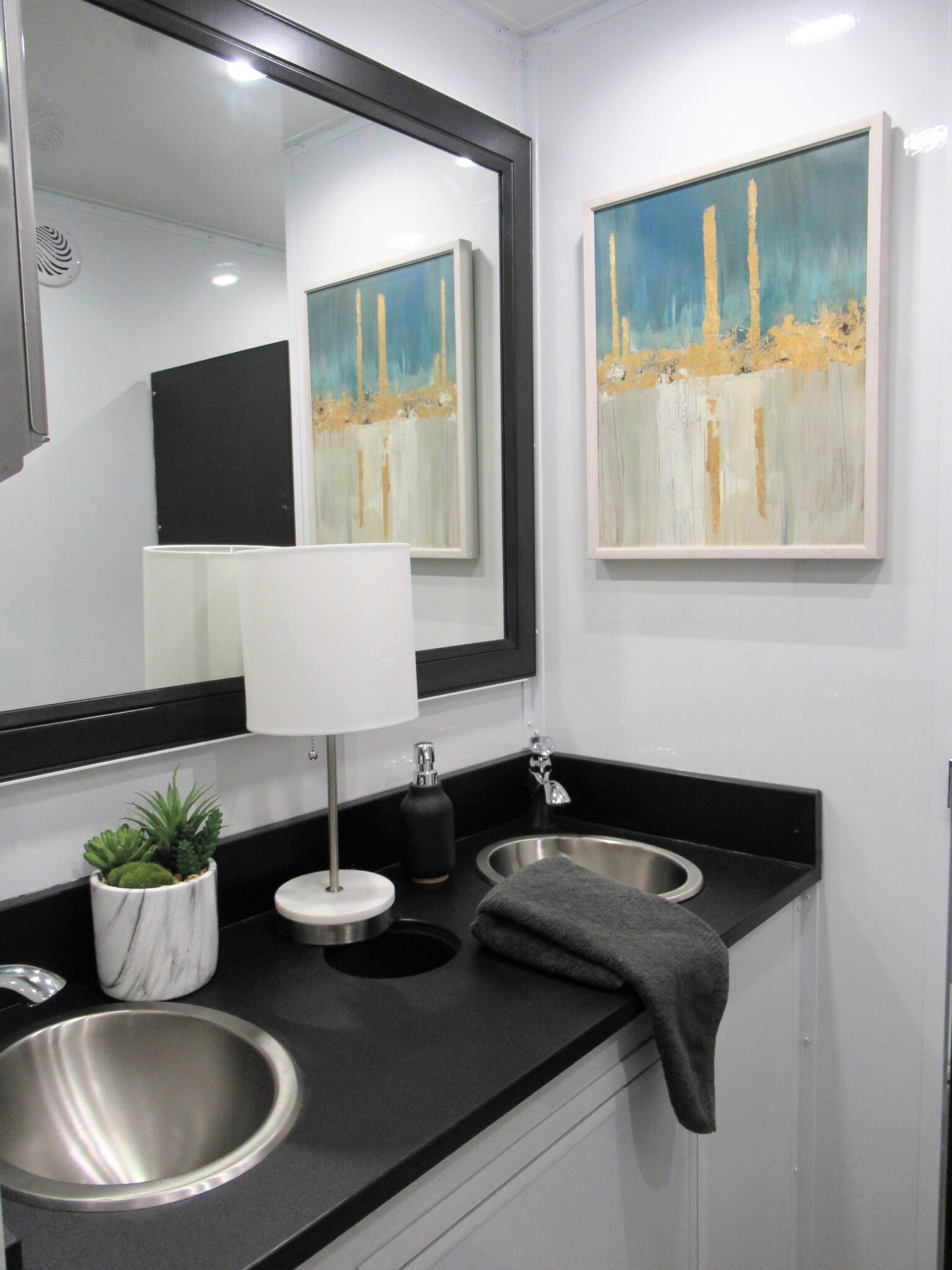 Bathroom Rentals for Weddings and Special Events in Fresno